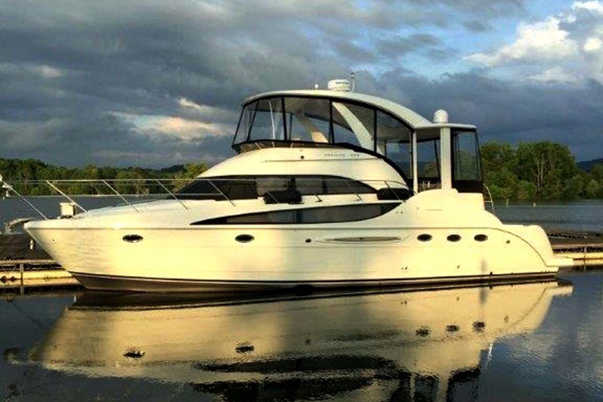 Meridian 469 Motor Yacht | Harbortowne Marine | Full Service Marine Brokerage